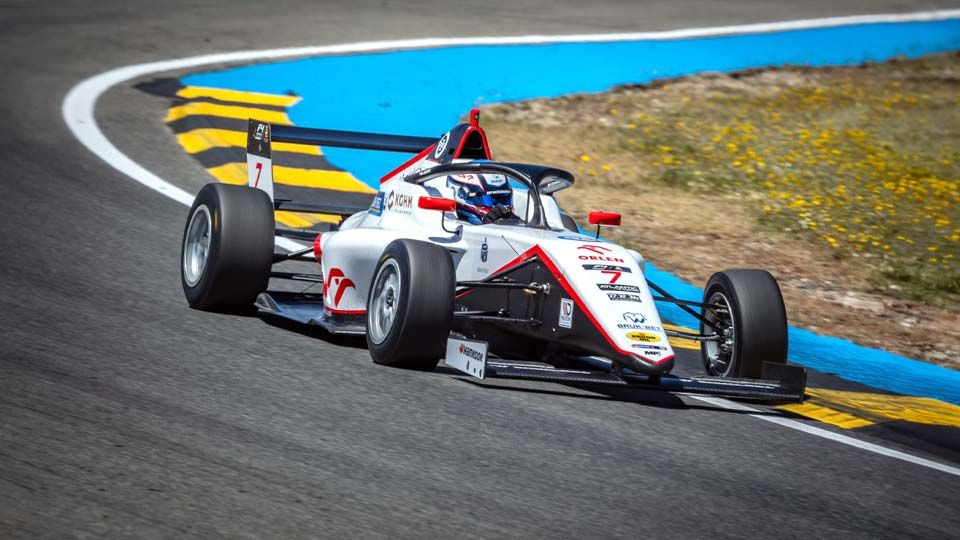 Wyborny debiut Gładysza! Polak blisko zwycięstwa w hiszpańskiej Formule ...